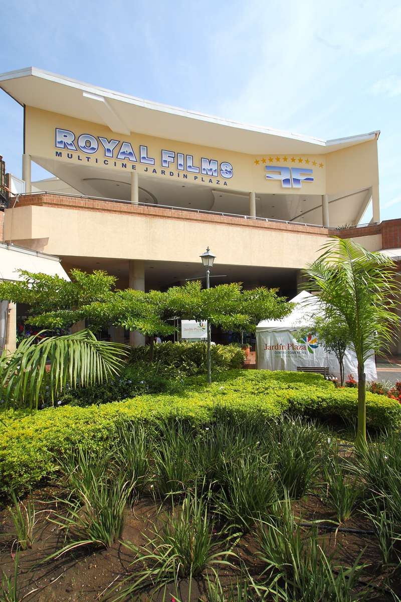 Salas de Cine Royal Films CC Jardin Plaza – Latco S.A